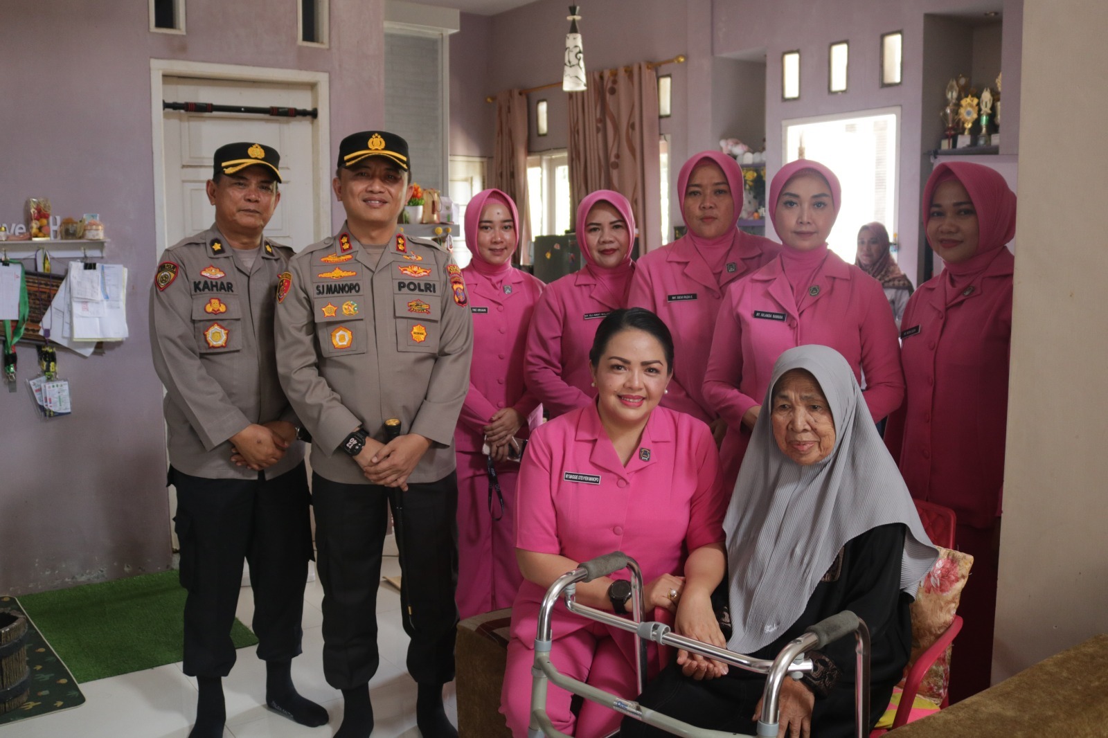 Peringati HKGB Ke-71, Kapolres dan Ketua Bhayangkari Berau Anjangsana ... Peringati HKGB Ke-71, Kapolres dan Ketua Bhayangkari Berau Anjangsana ...